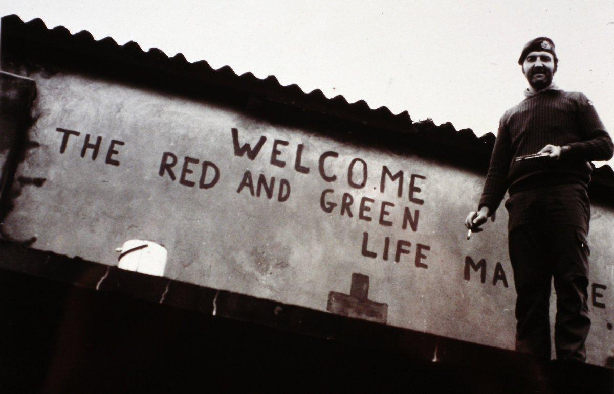 Murió Rick Jolly, el médico que salvó vídas argentinas y británicas en ...