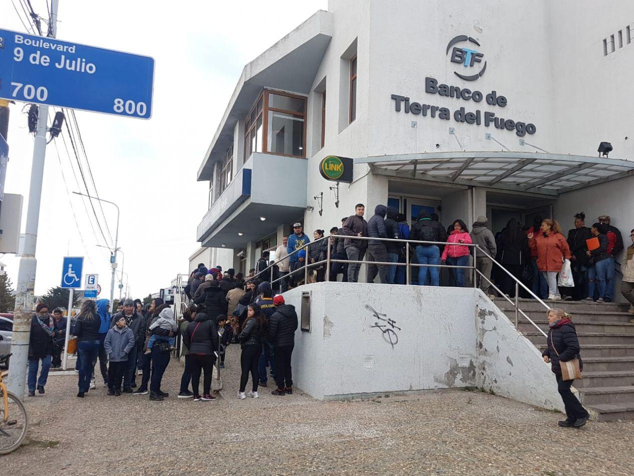 13.900 familias reciben planes Red Sol - Tiempo Fueguino