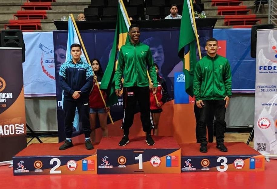 El riograndense Horacio Miranda en el podio del Sudamericano de Lucha ...