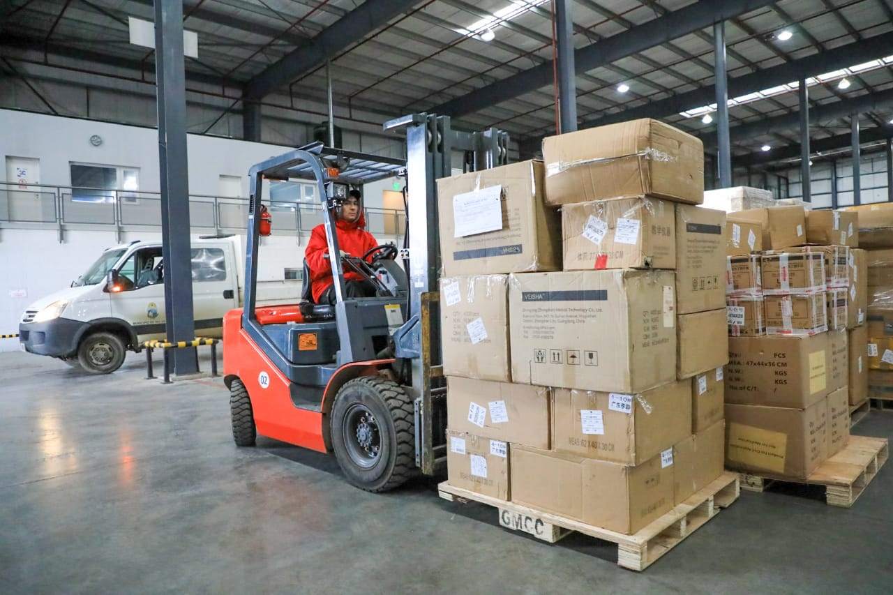 Río Grande: Llegó el cargamento con insumos y equipamiento sanitario ...